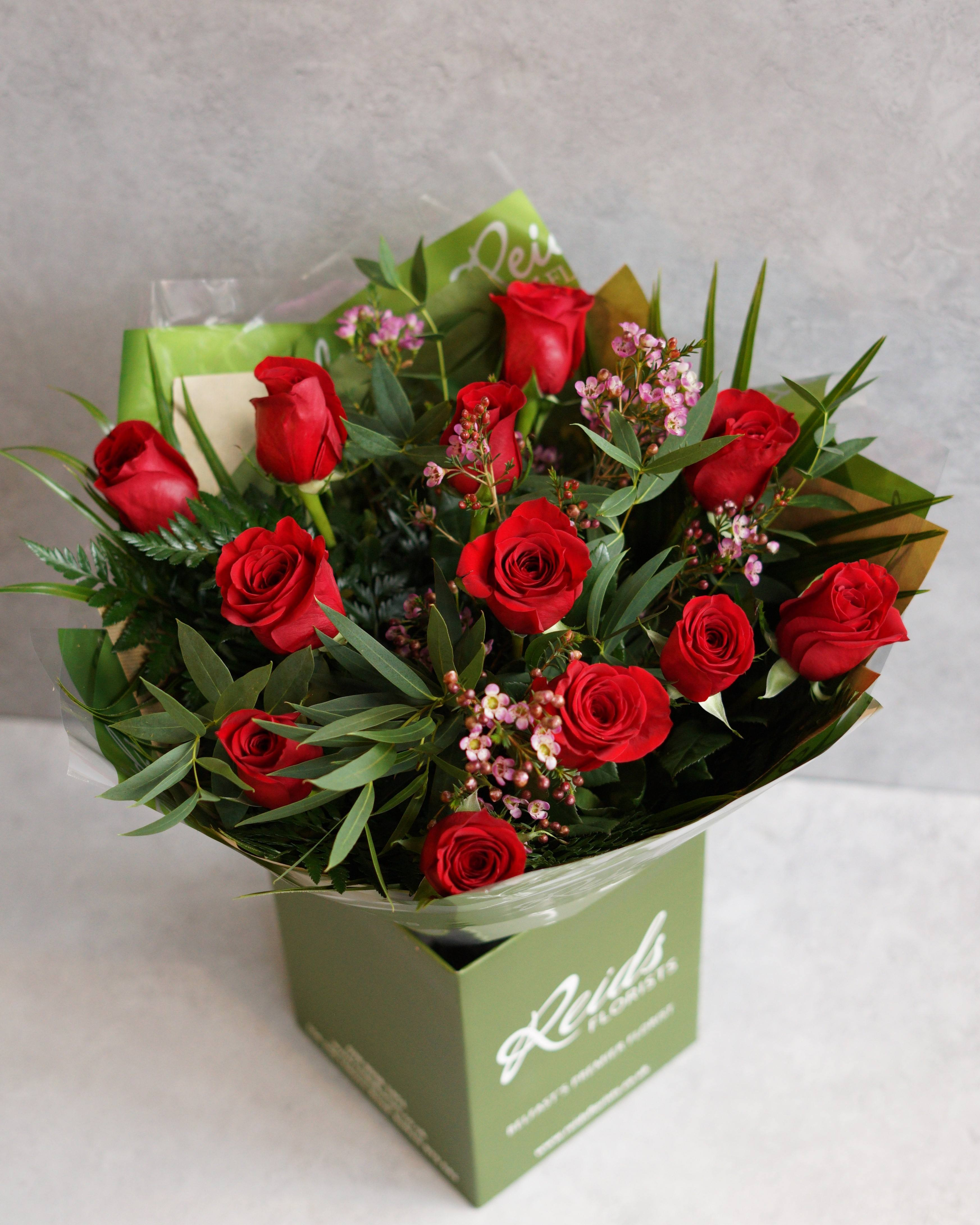 Luxury 12 Red Roses